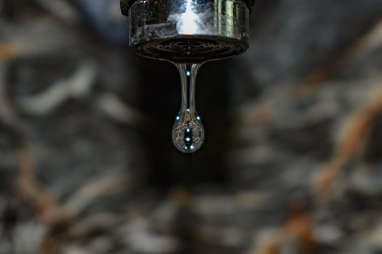 ¿Cuánta agua desperdicia un grifo goteando? - Fundación Aquae ¿Cuánta agua desperdicia un grifo goteando? - Fundación Aquae